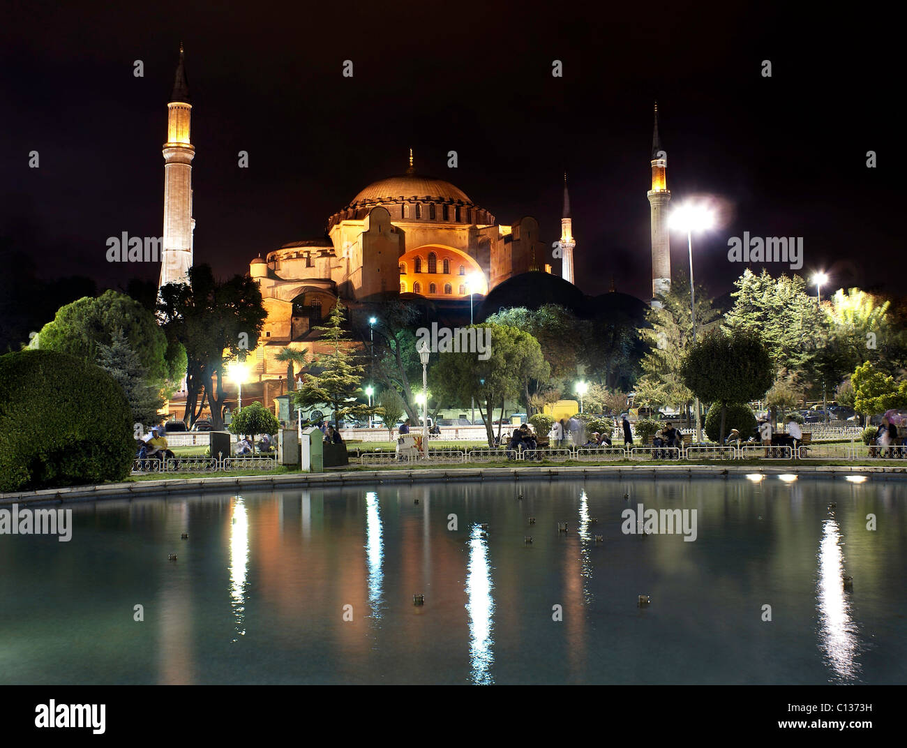 Extreior view of the Blue Mosque, Istanbul, Turkey at night Stock Photo ...