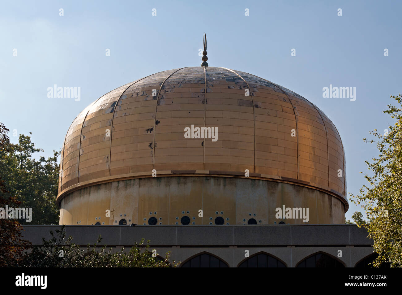 Regents park mosque hi-res stock photography and images - Alamy
