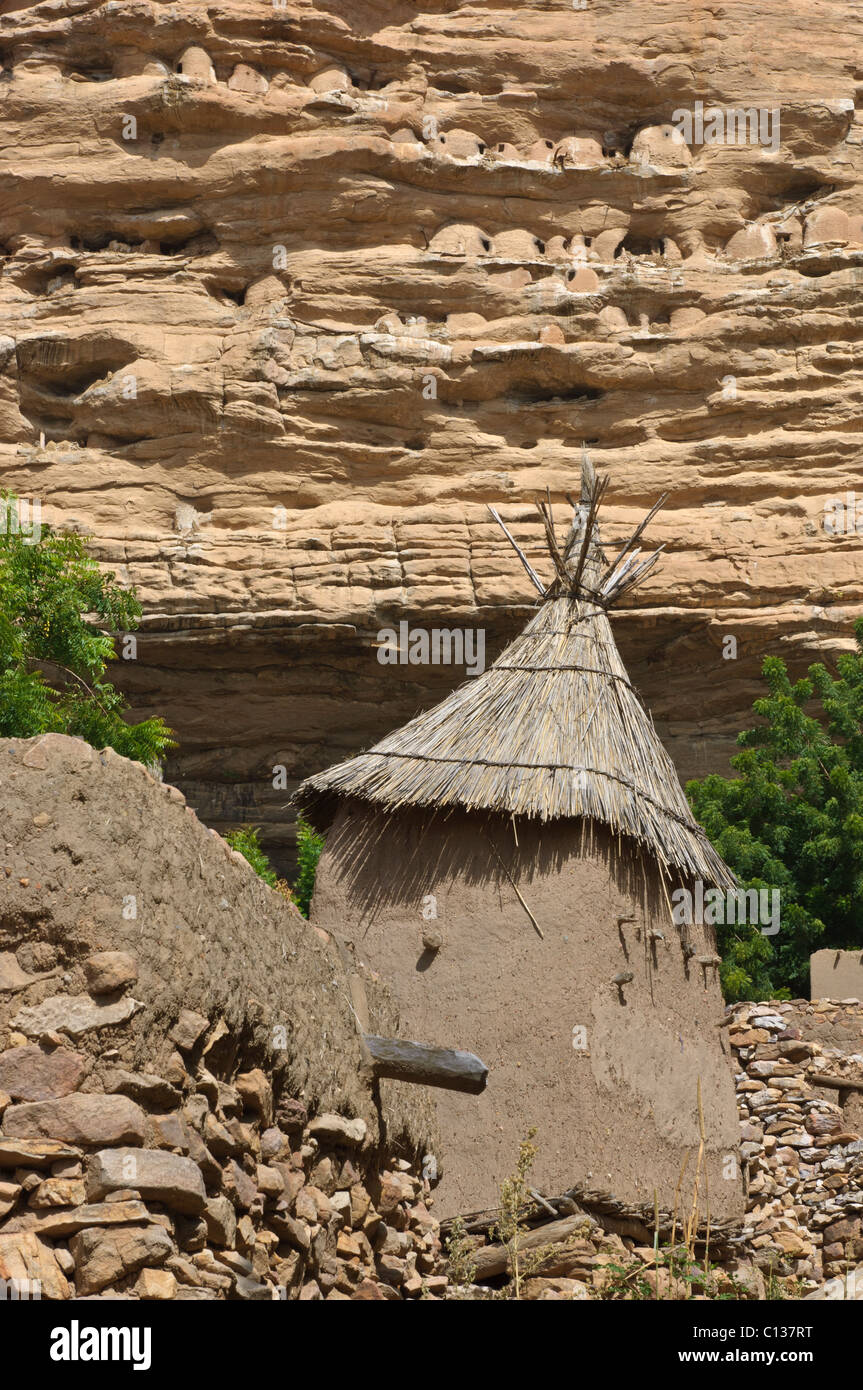 Mali dogon country bandiagara cliffs hi-res stock photography and ...