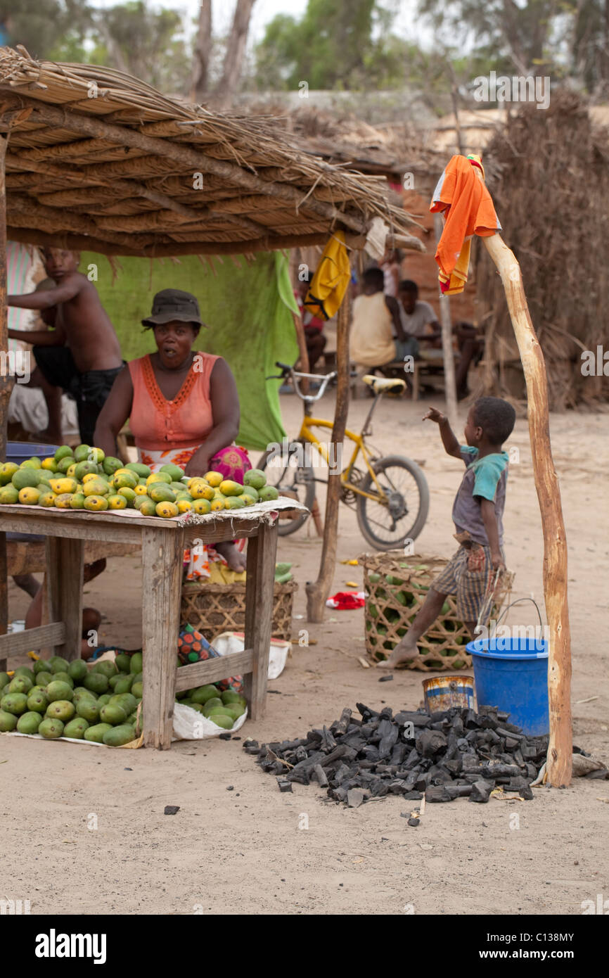 Woman selling fruit roadside stall hi-res stock photography and images ...