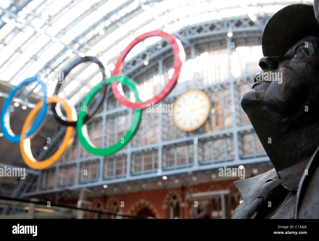 2012 olympic rings sculpture hi-res stock photography and images - Alamy