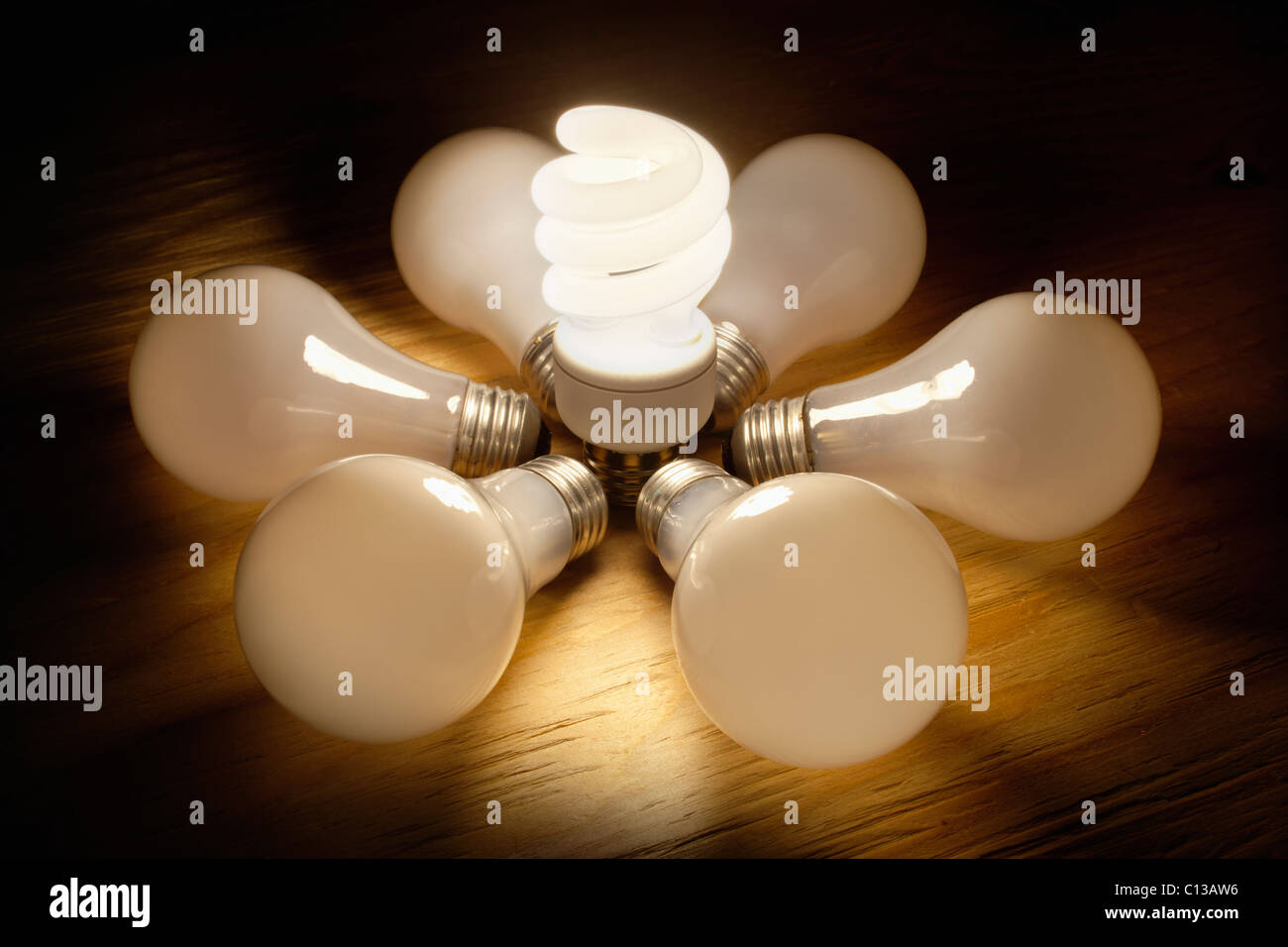 Group of light bulbs hi-res stock photography and images - Alamy