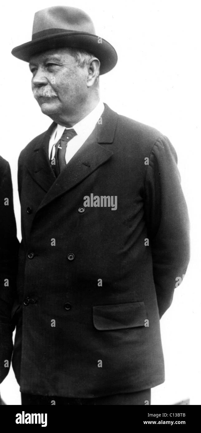 Arthur conan doyle portrait hi-res stock photography and images - Alamy