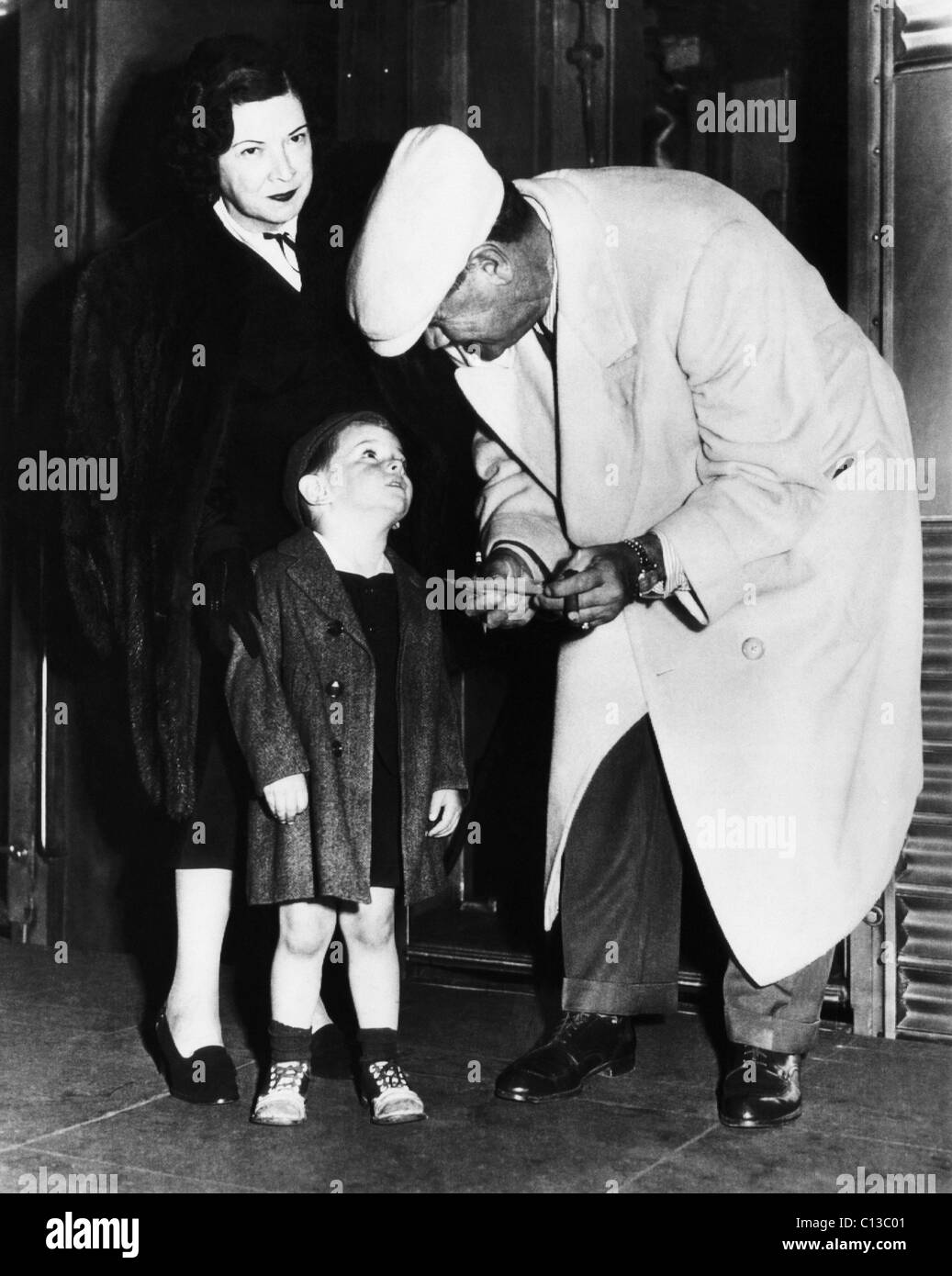 Babe ruth signing autograph hi-res stock photography and images - Alamy