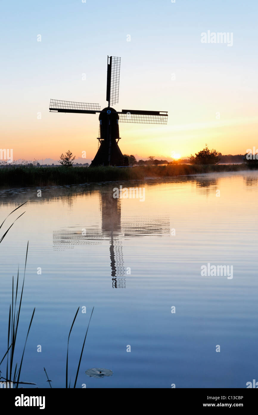 Windmill. The Broekmolen near Streefkerk, South Holland, Netherlands ...