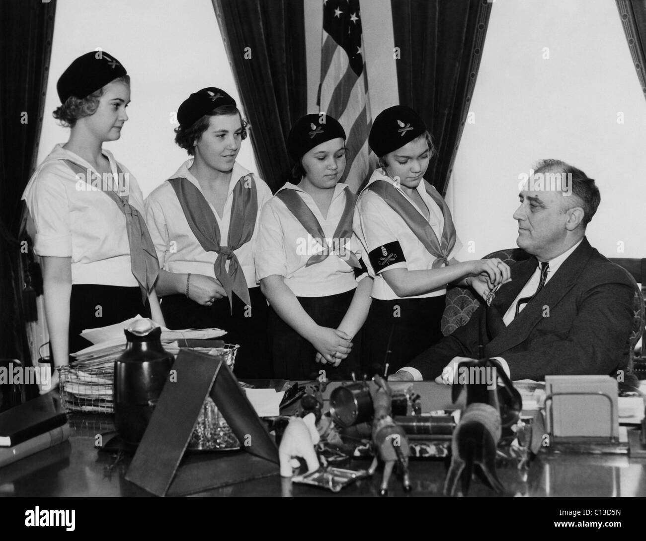 FDR Presidency. Campfire Girls presenting US President Franklin Delano ...