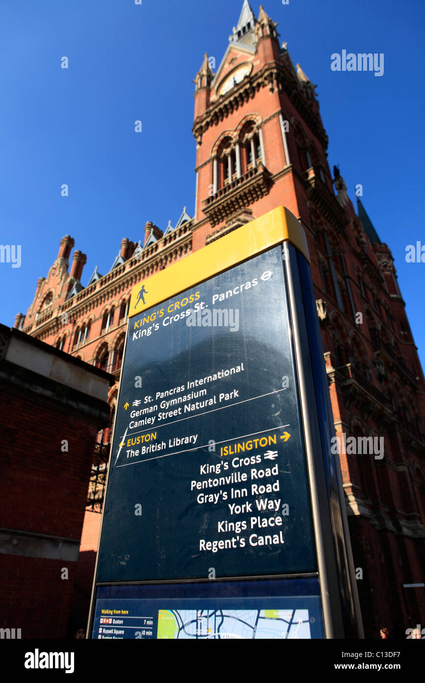 Kings cross station sign hi-res stock photography and images - Alamy