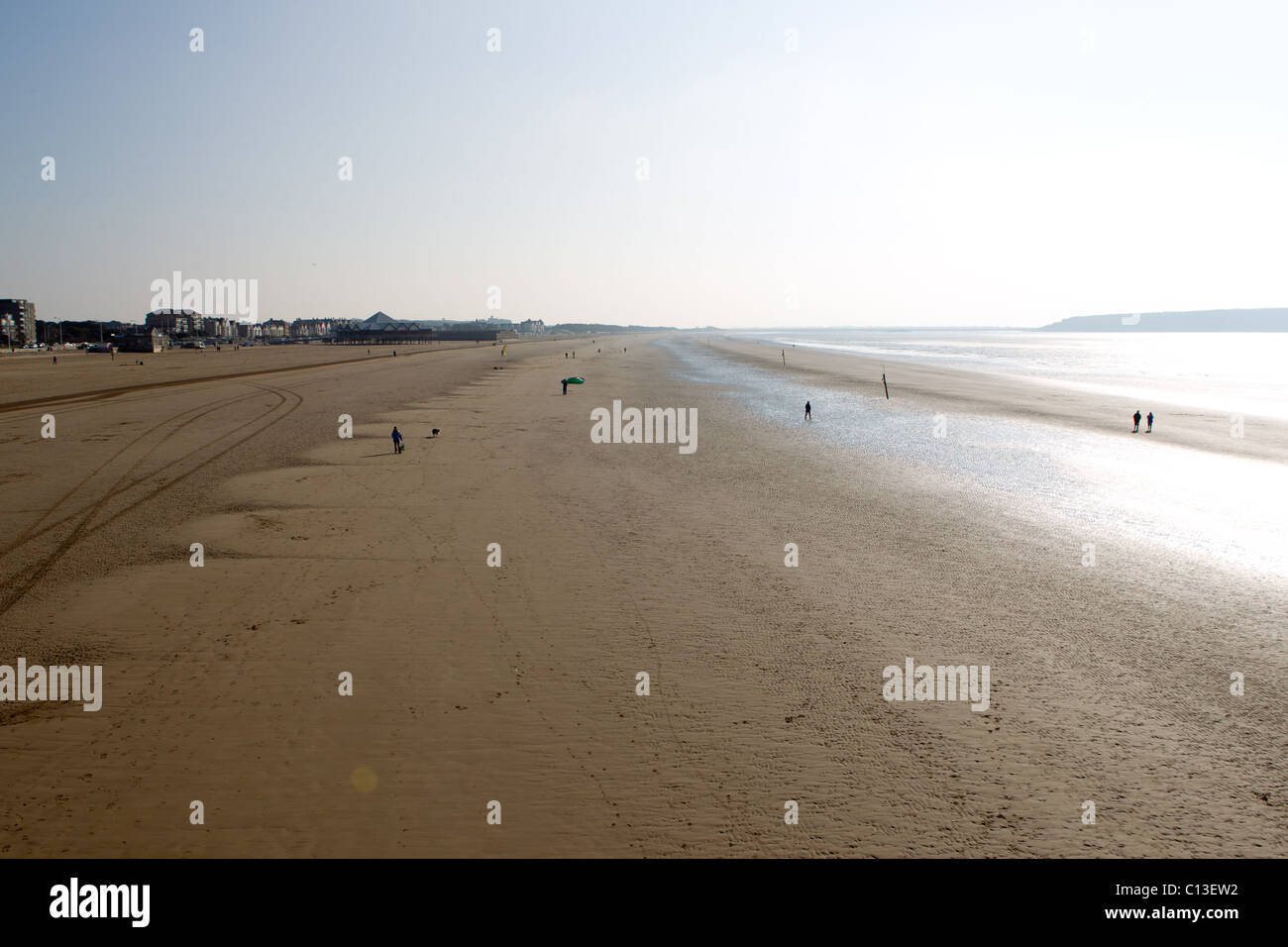 Walkers on the beach at weston super mare hi-res stock photography and ...