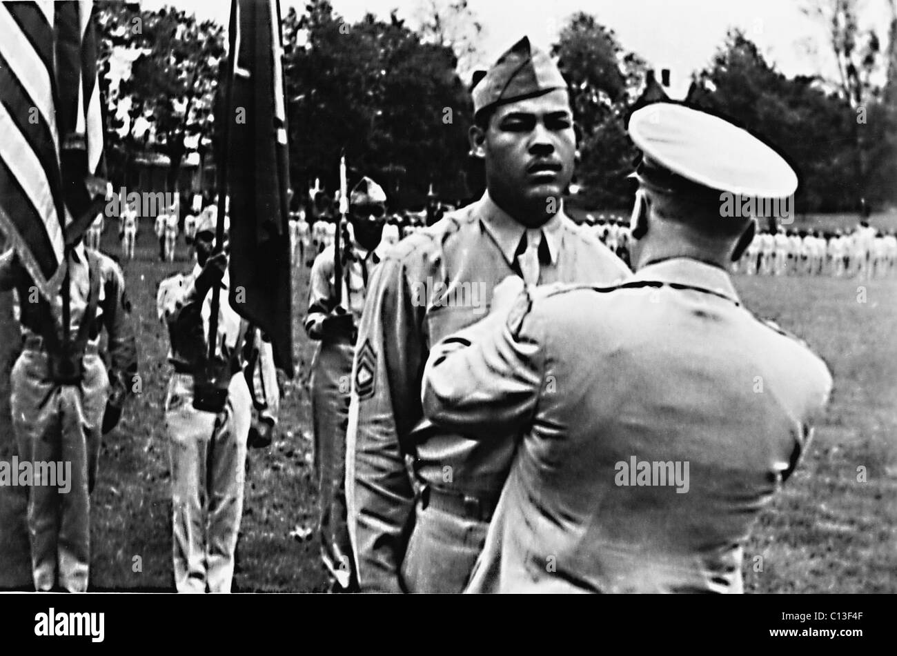 JOE LOUIS, boxing champ becomes a Sergeant in WWII, circa 1943 ...