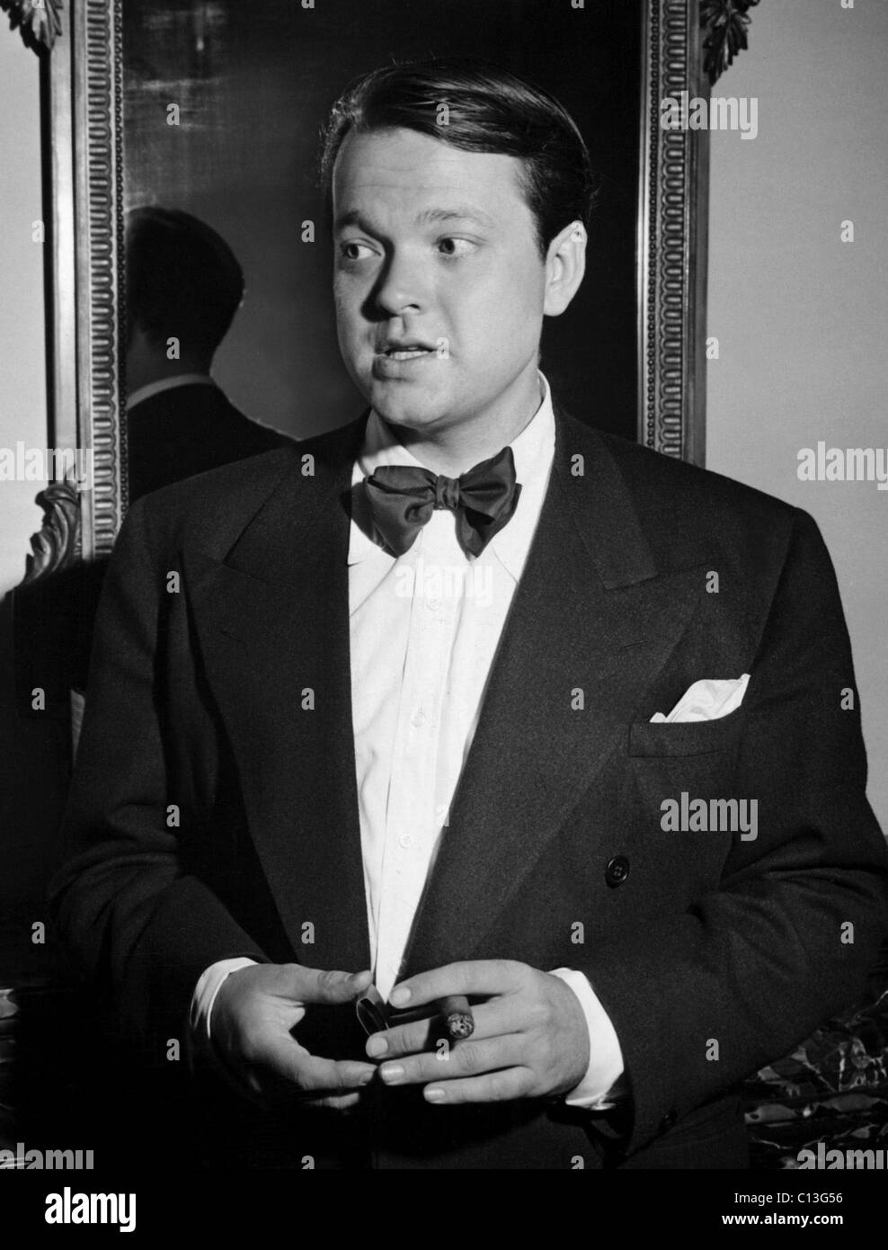 Orson welles portrait 1940's hi-res stock photography and images - Alamy