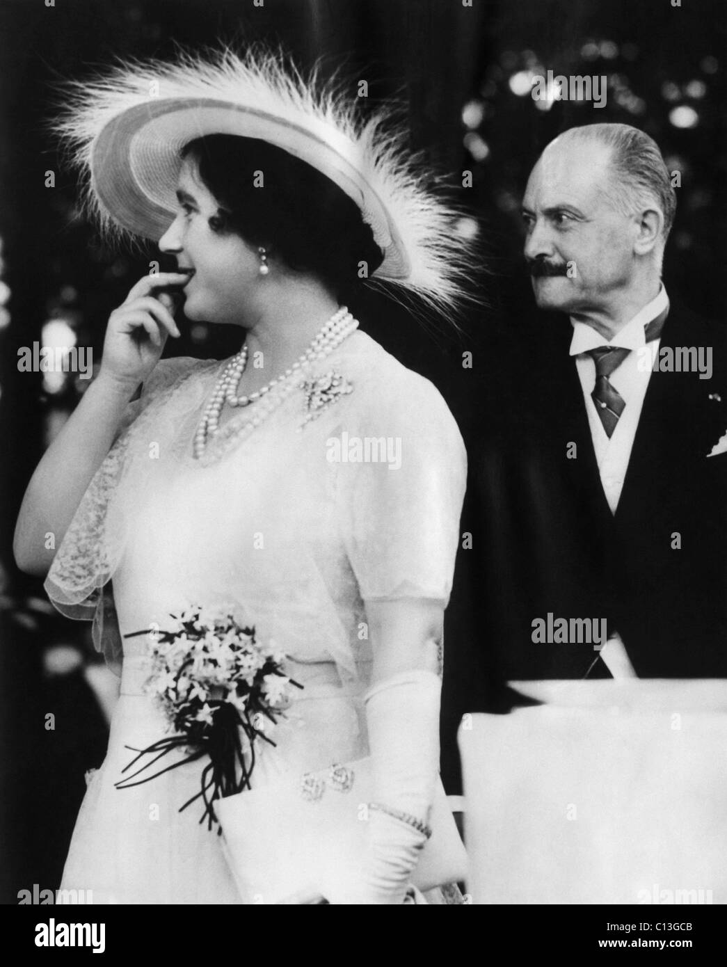Queen elizabeth the mother france hi-res stock photography and images ...