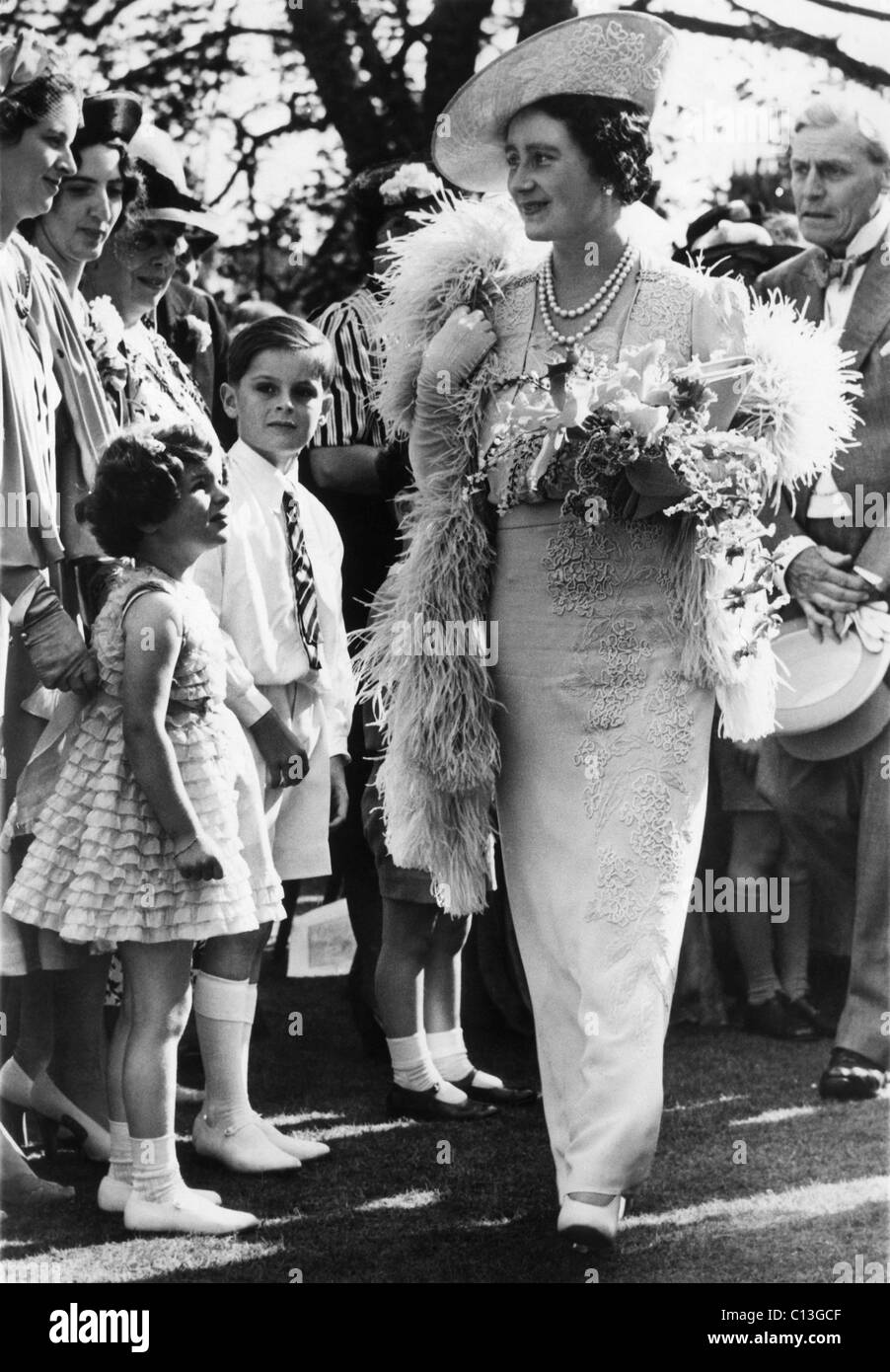 Queen Elizabeth (right), the former Duchess of York, circa 1949 Stock ...