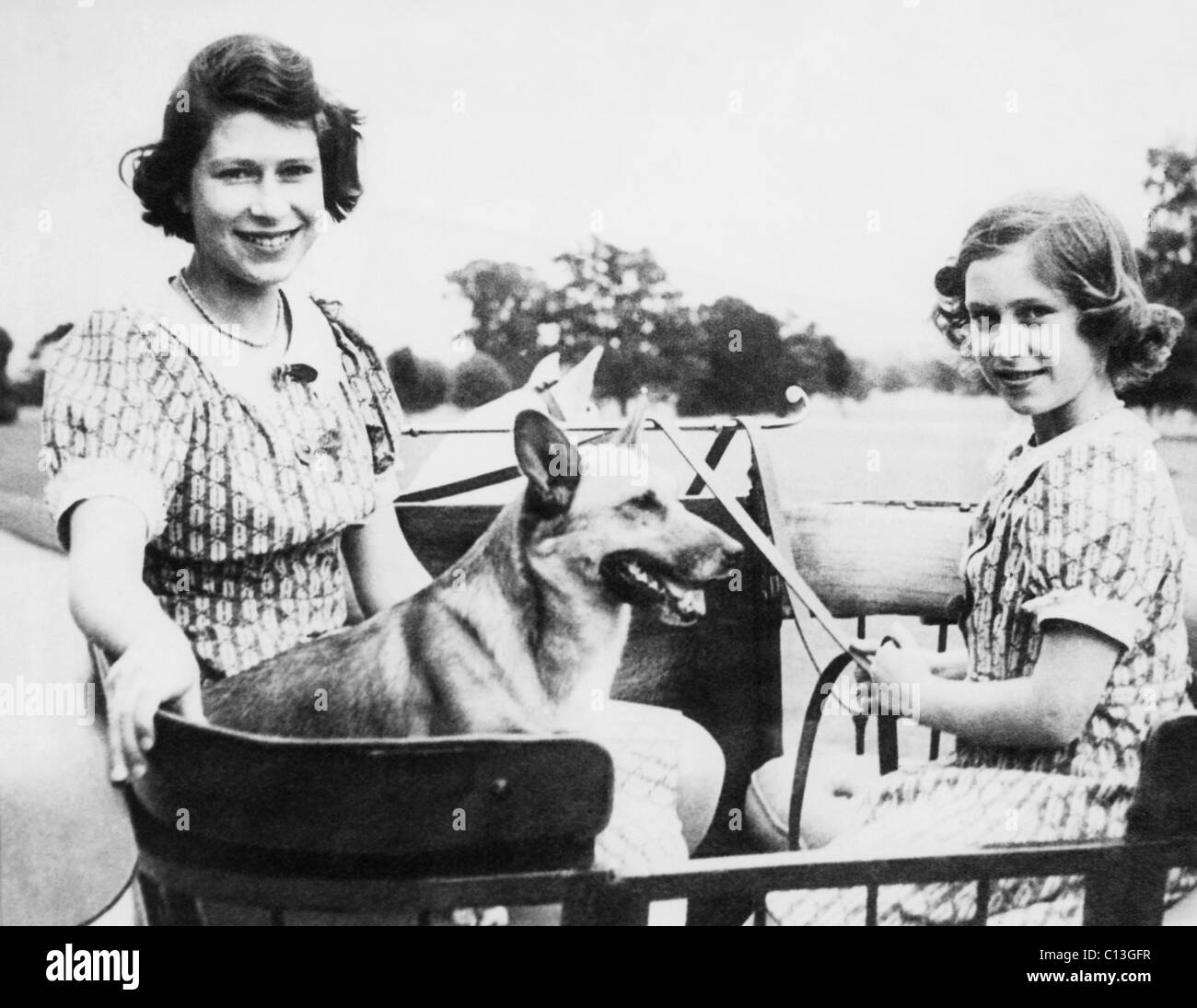 Princess elizabeth ii 1940 Black and White Stock Photos & Images - Alamy