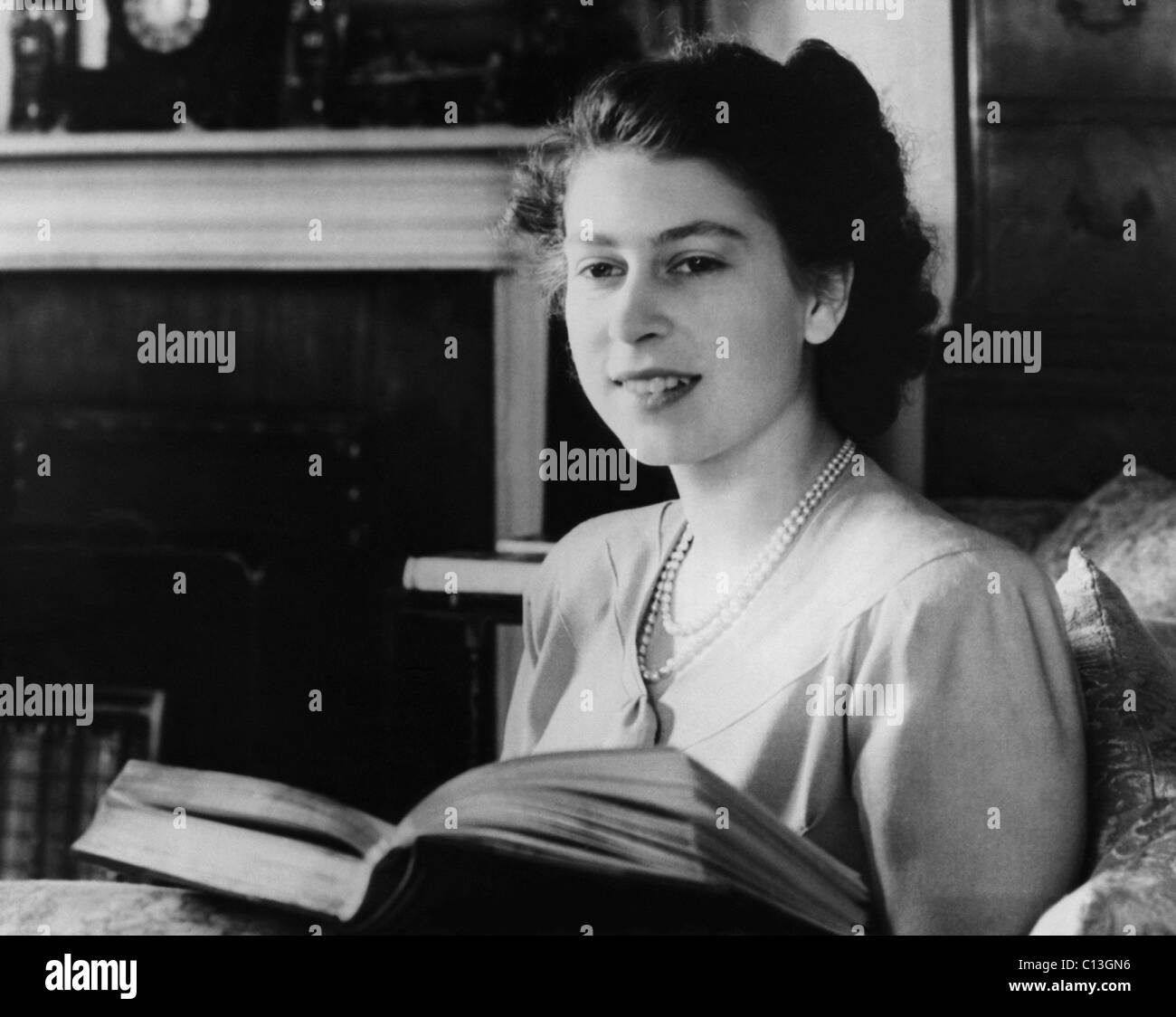 British Royalty. Future Queen of England Princess Elizabeth, Buckingham ...