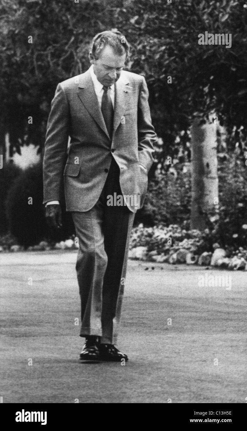 Nixon Presidency. US President Richard Nixon walking the grounds of the ...
