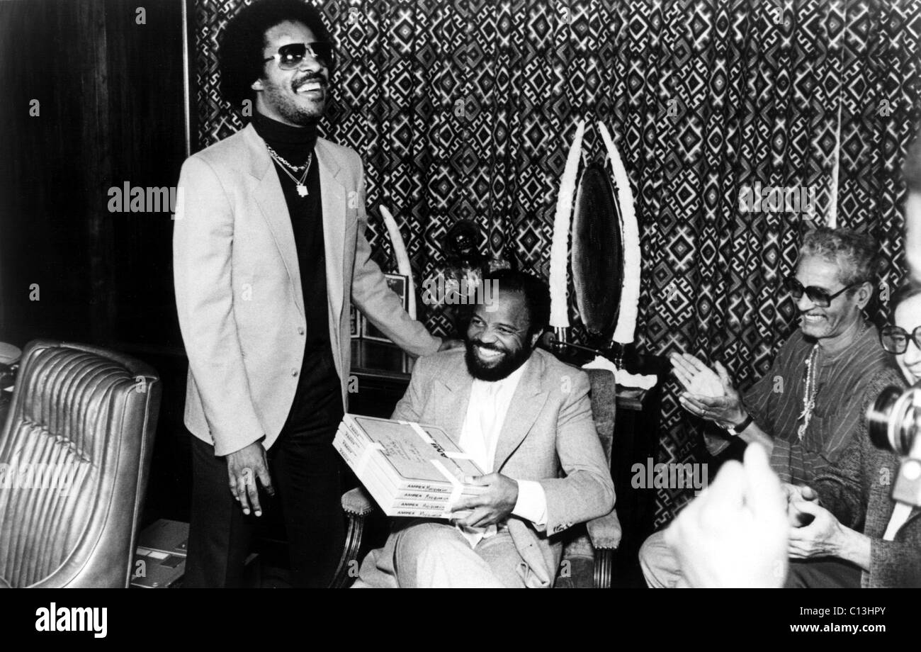 Berry gordy and stevie wonder hi-res stock photography and images - Alamy