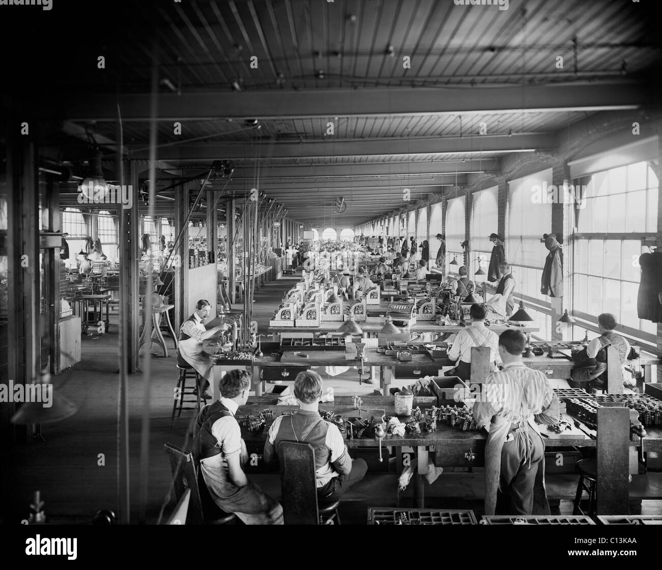 Assembly line 20th century hi-res stock photography and images - Alamy