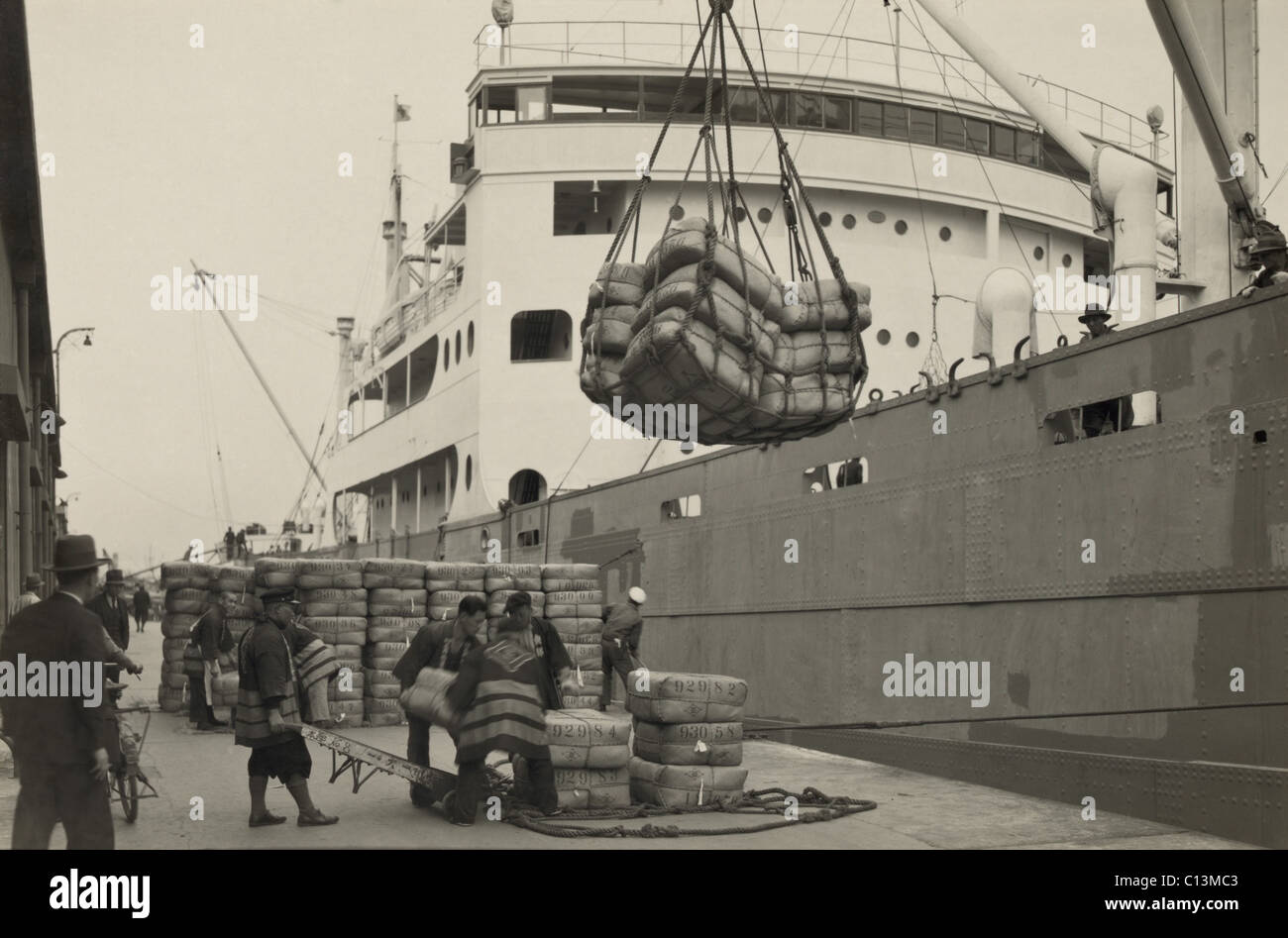 Longshoremen 1930s hi-res stock photography and images - Alamy