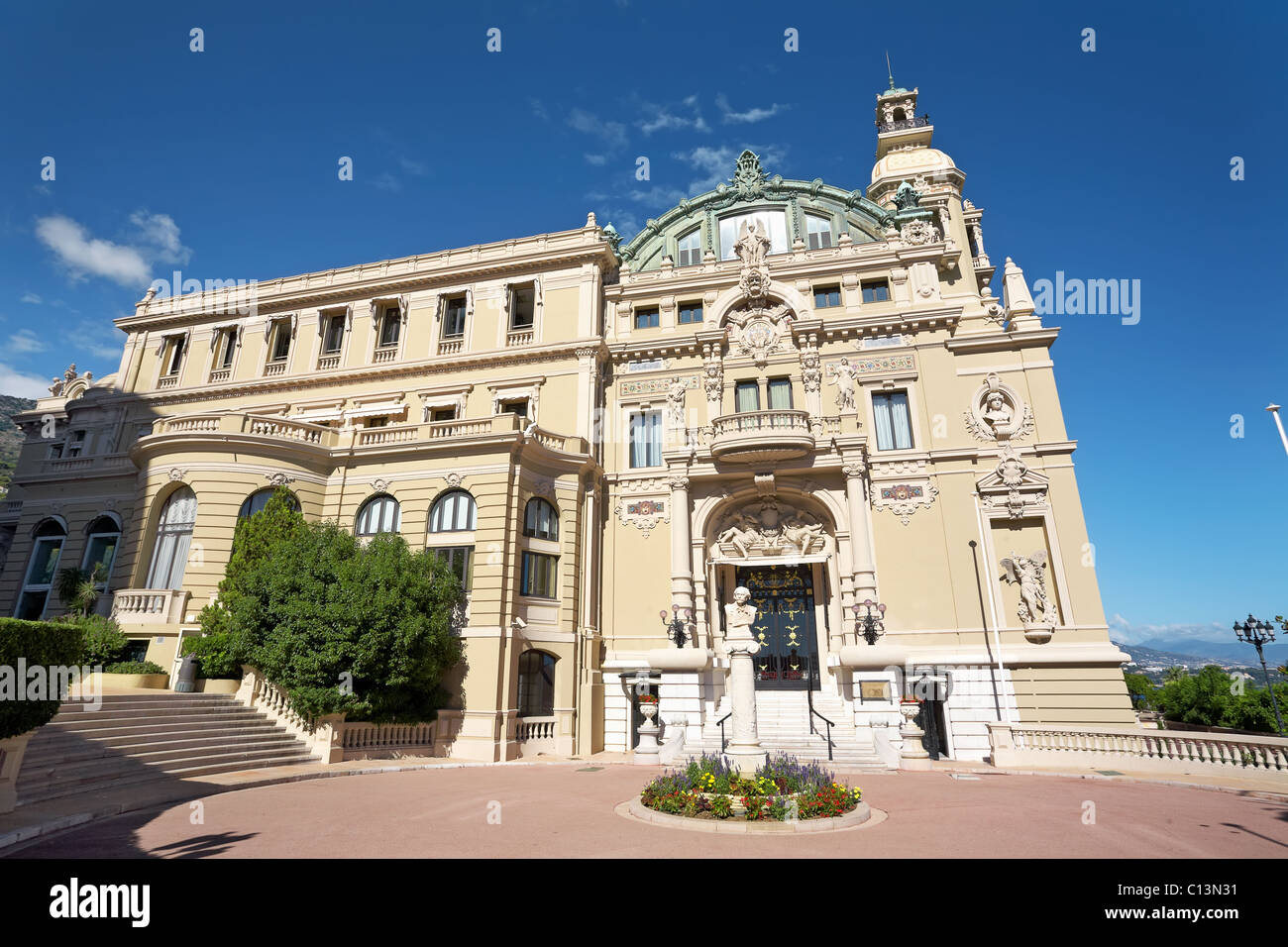 Modern palace exterior hi-res stock photography and images - Alamy
