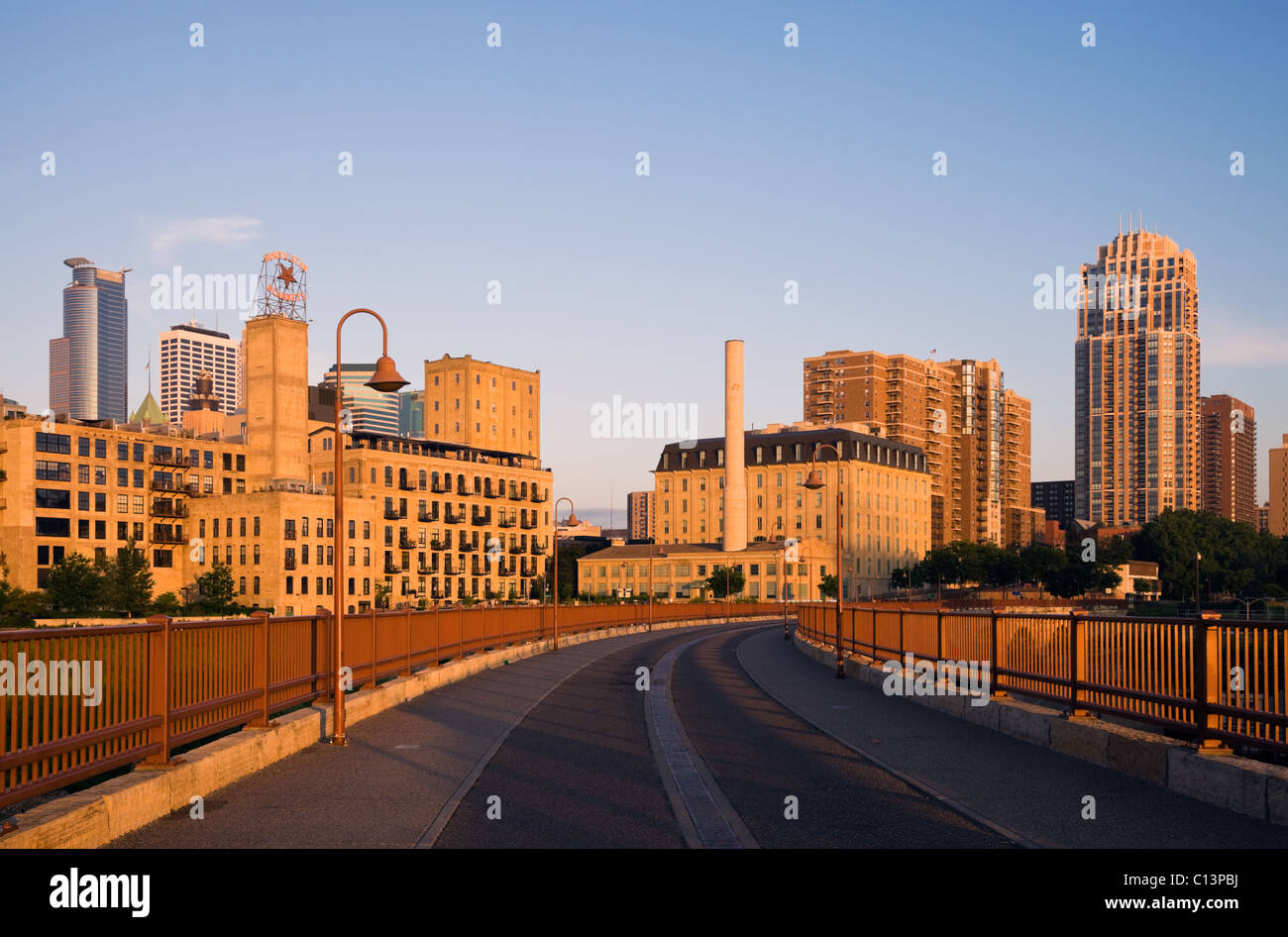 Downtown minneapolis street view hi-res stock photography and images ...