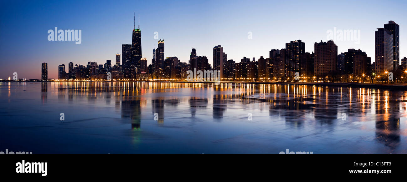 Chicago city skyline silhouette hi-res stock photography and images - Alamy