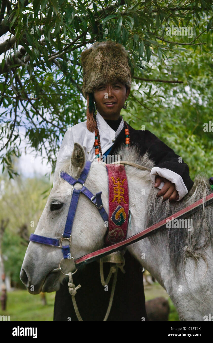 Local tribespeople in traditional costume come to Ladakh Festival, Leh ...