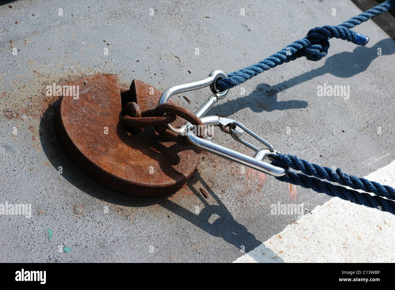 Mooring pin hi-res stock photography and images - Alamy