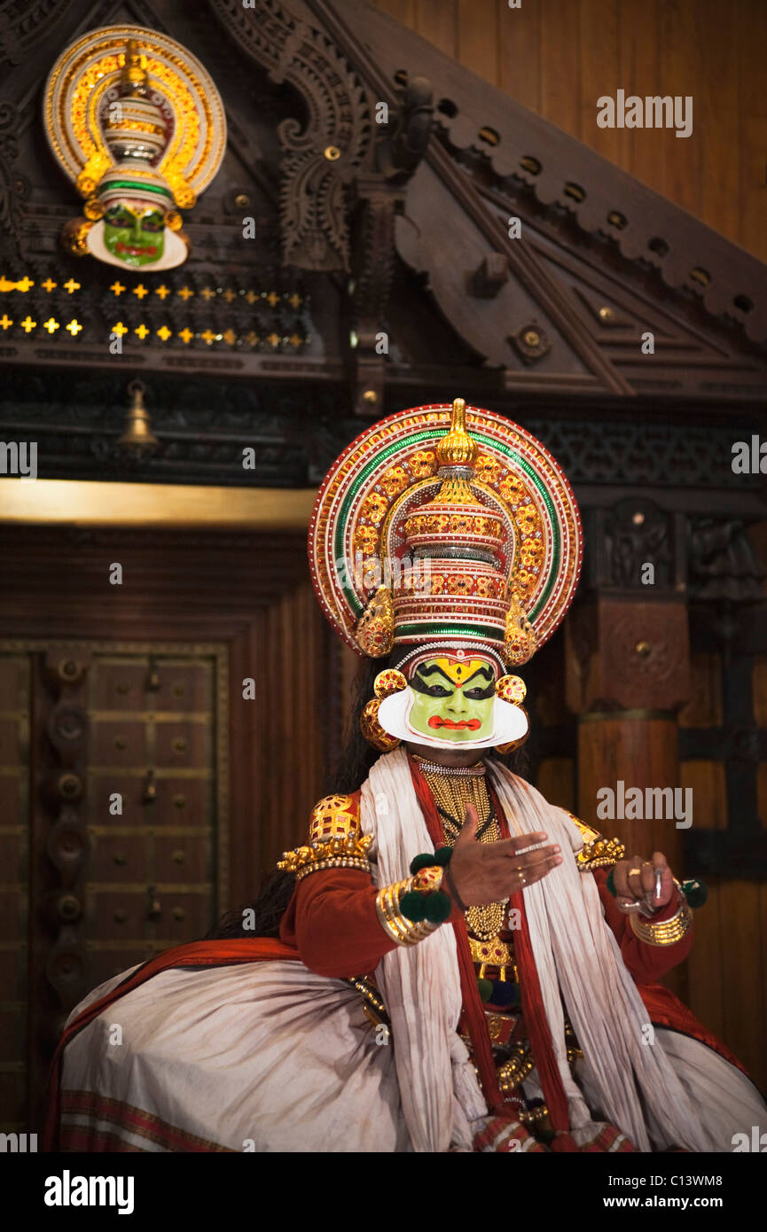 Kerala traditional dance hi-res stock photography and images - Alamy