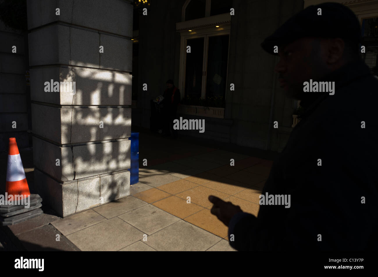 The ritz london outside hi-res stock photography and images - Alamy