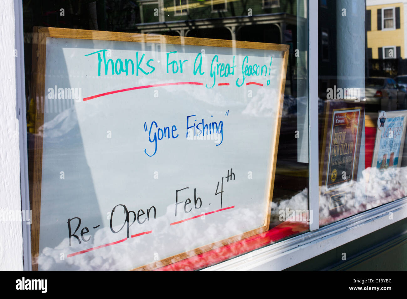 Closed to fishing sign hi-res stock photography and images - Alamy