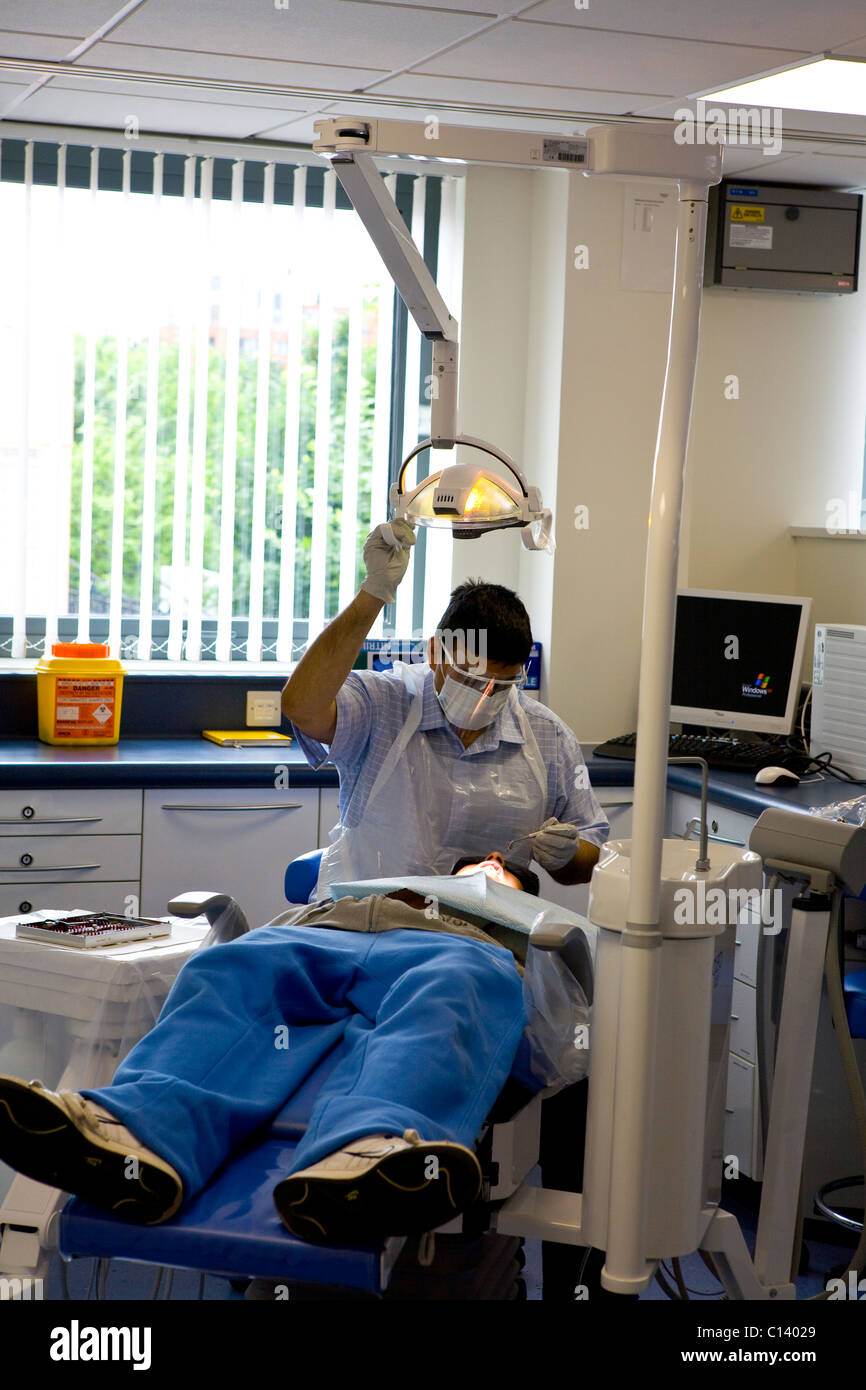 Dentist uk hi-res stock photography and images - Alamy