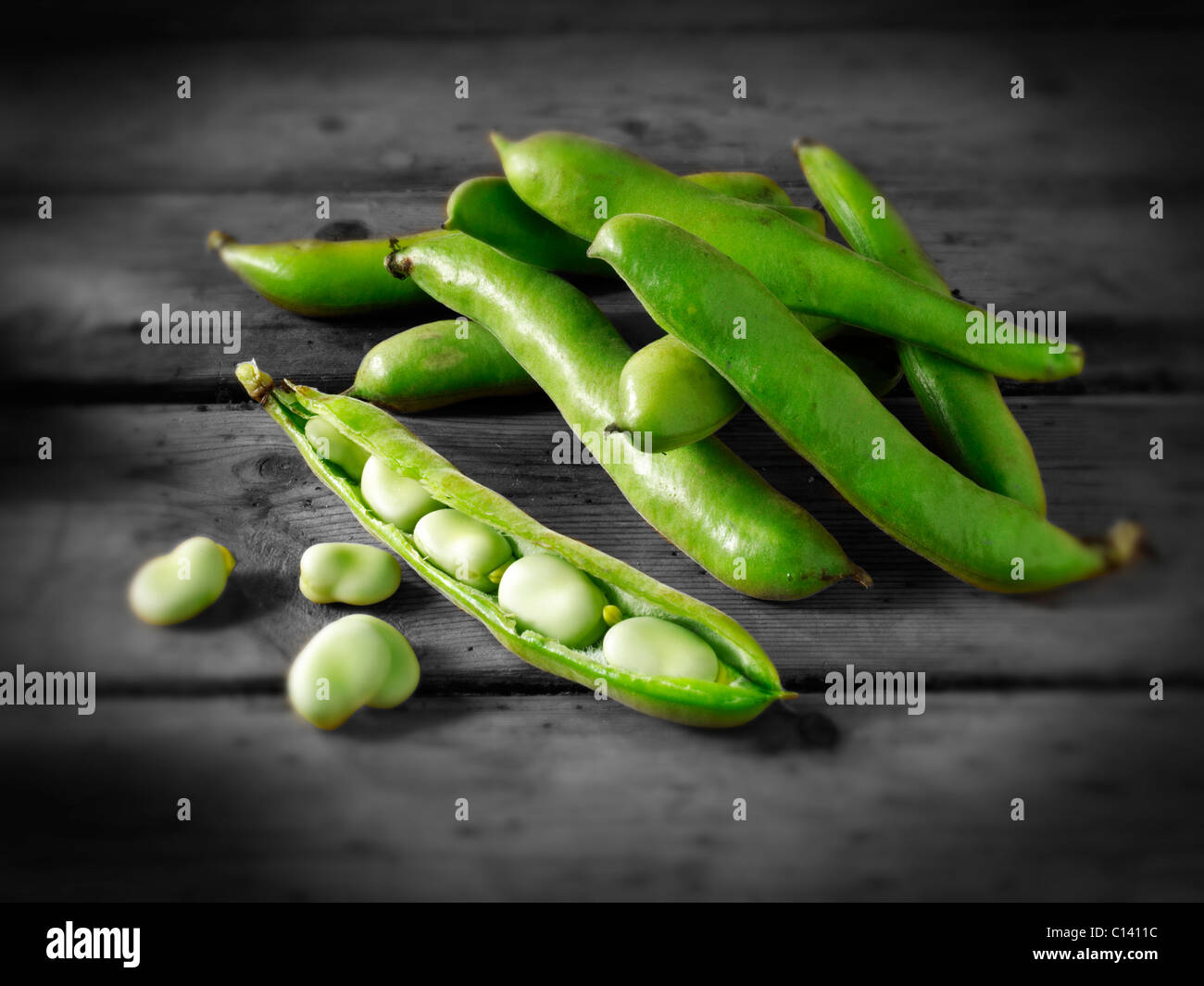Broad bean pods vicia hi-res stock photography and images - Alamy