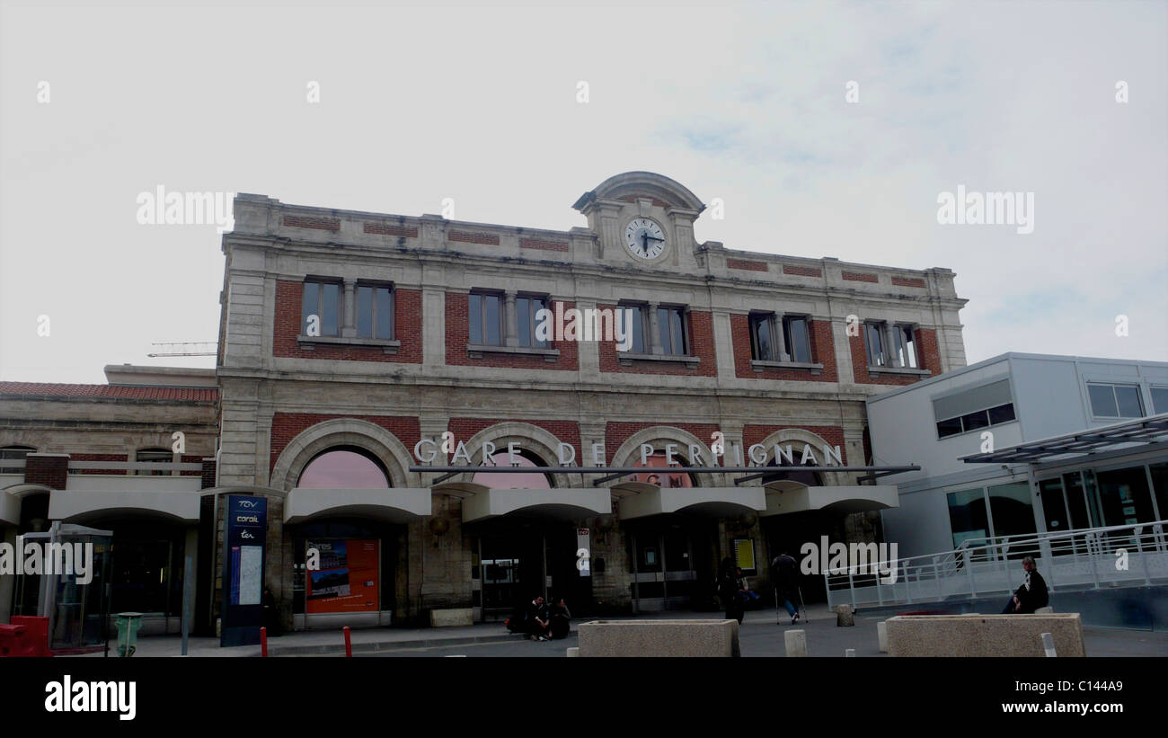 Perpignan railway station hi-res stock photography and images - Alamy