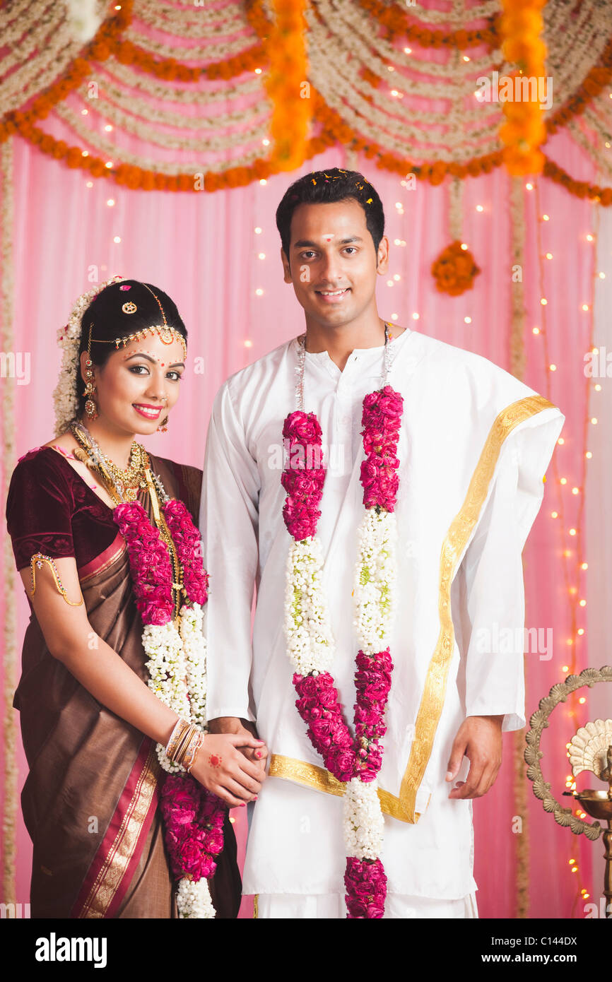 Portrait of a newlywed couple smiling Stock Photo - Alamy