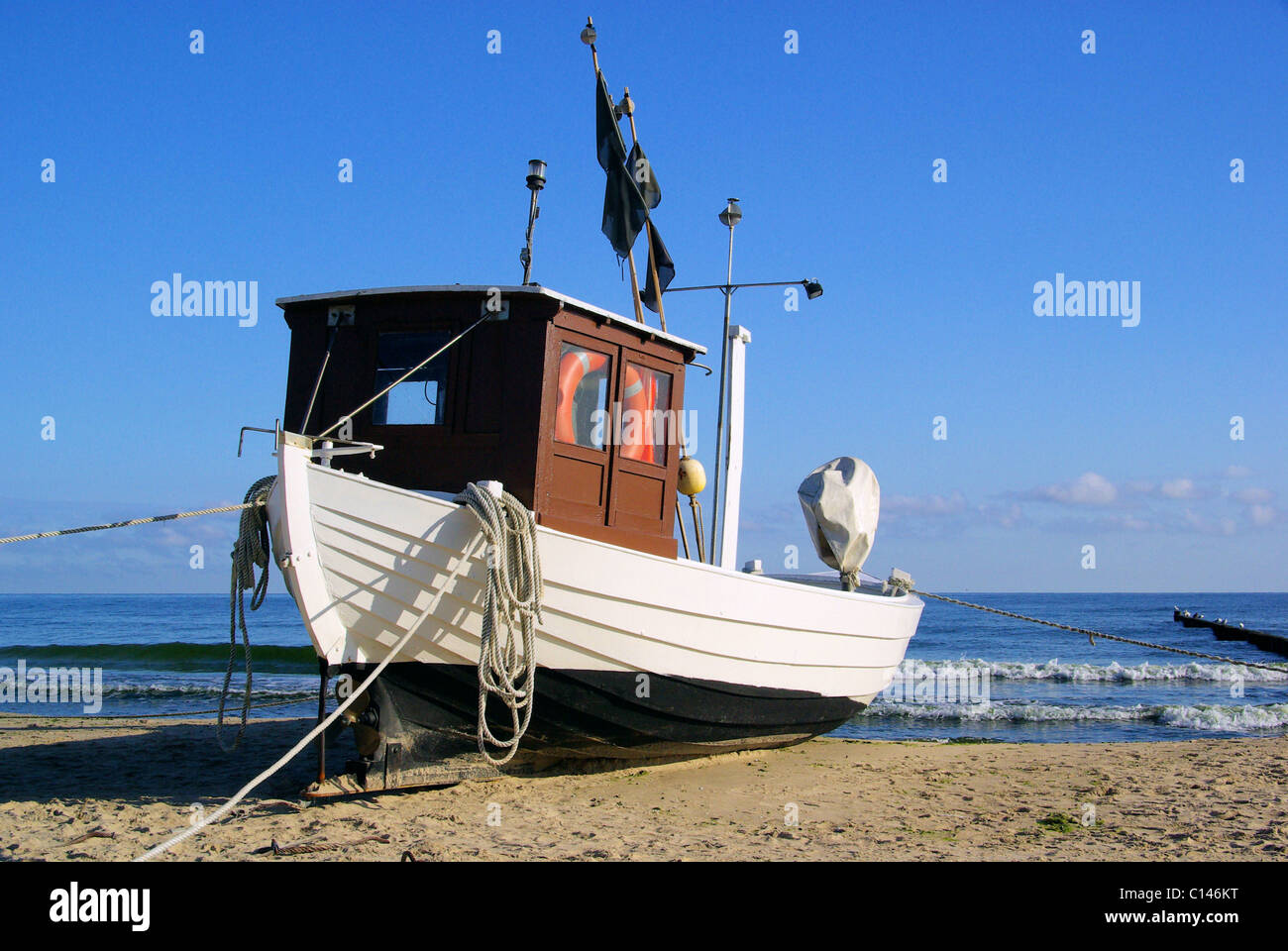 Fischkutter am Strand - fishing cutter on the beach 04 Stock Photo - Alamy