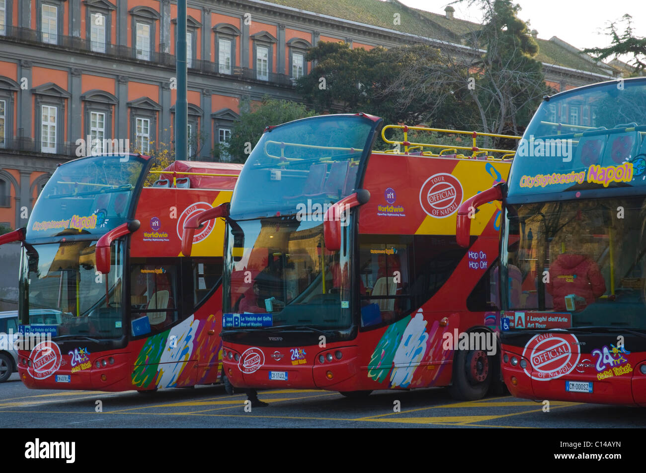 Napoli bus hi-res stock photography and images - Alamy
