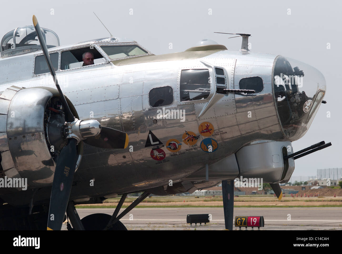 B 17 bomber vintage color hi-res stock photography and images - Alamy