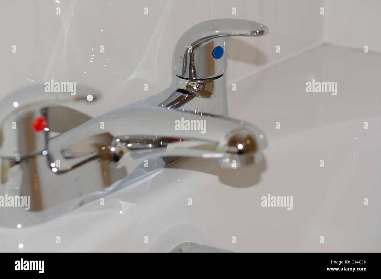 Bath taps hi-res stock photography and images - Alamy