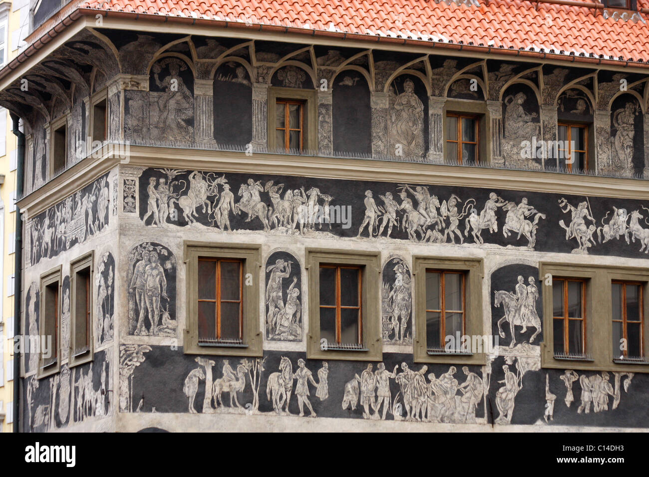 Murals on buildings hi-res stock photography and images - Alamy