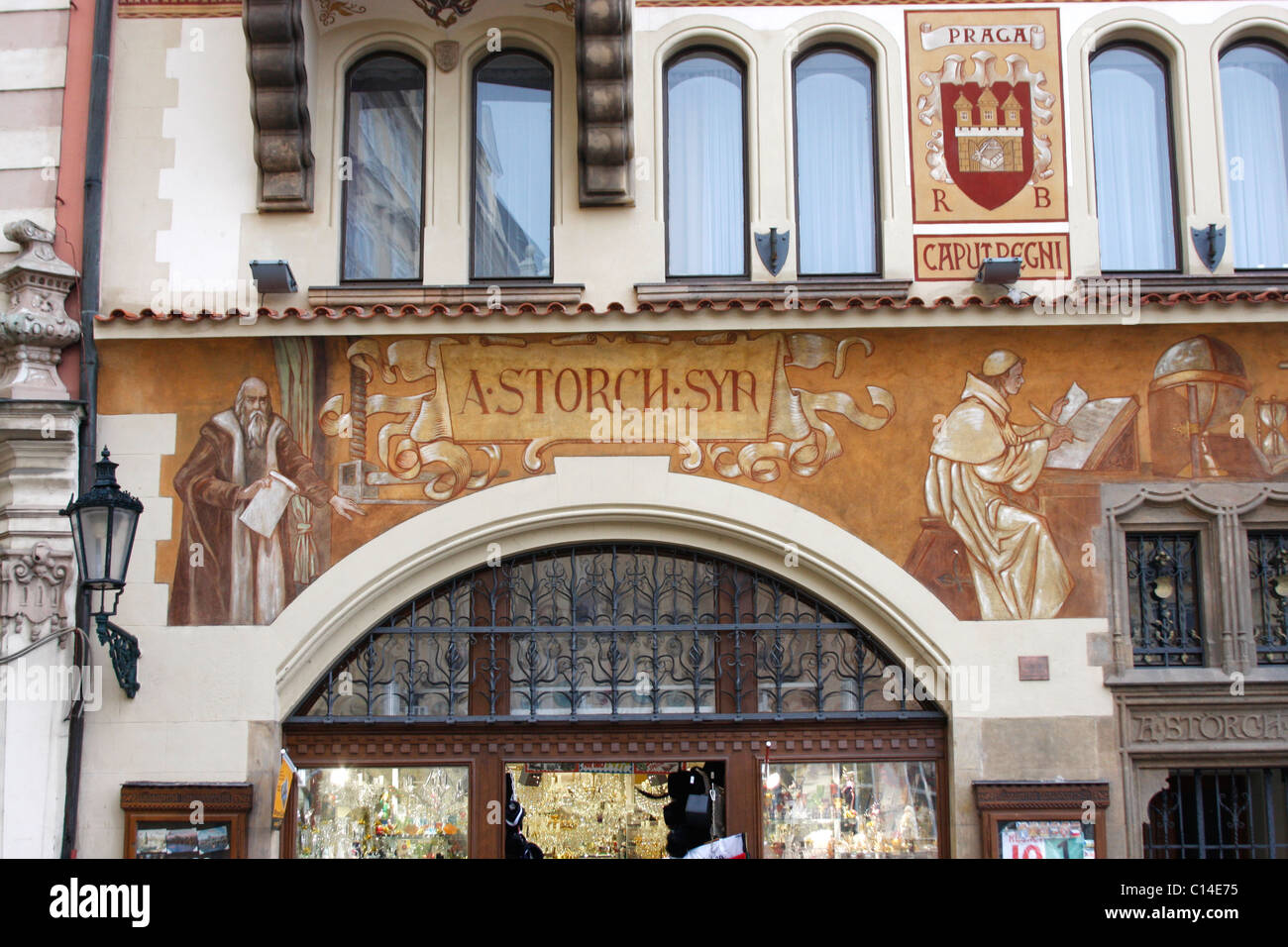 Murals on buildings hi-res stock photography and images - Alamy