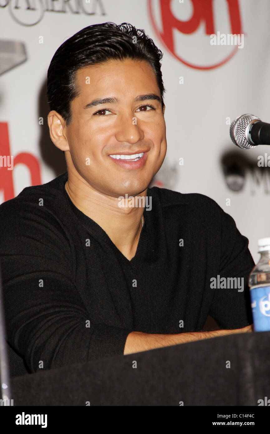 Mario lopez 2009 miss america hi-res stock photography and images - Alamy