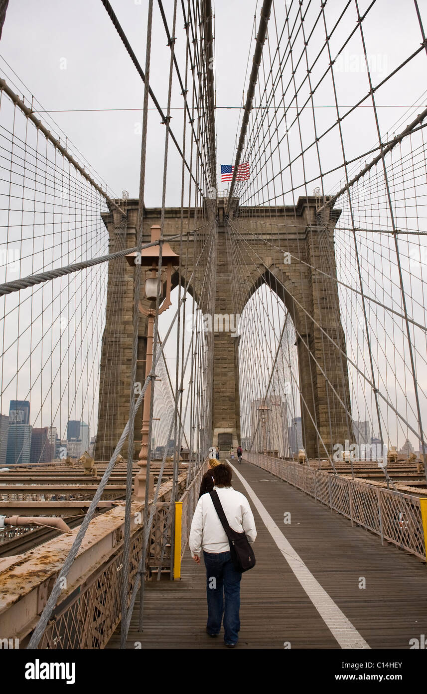 Brooklyn bridge pedestrian walkway High Resolution Stock Photography ...