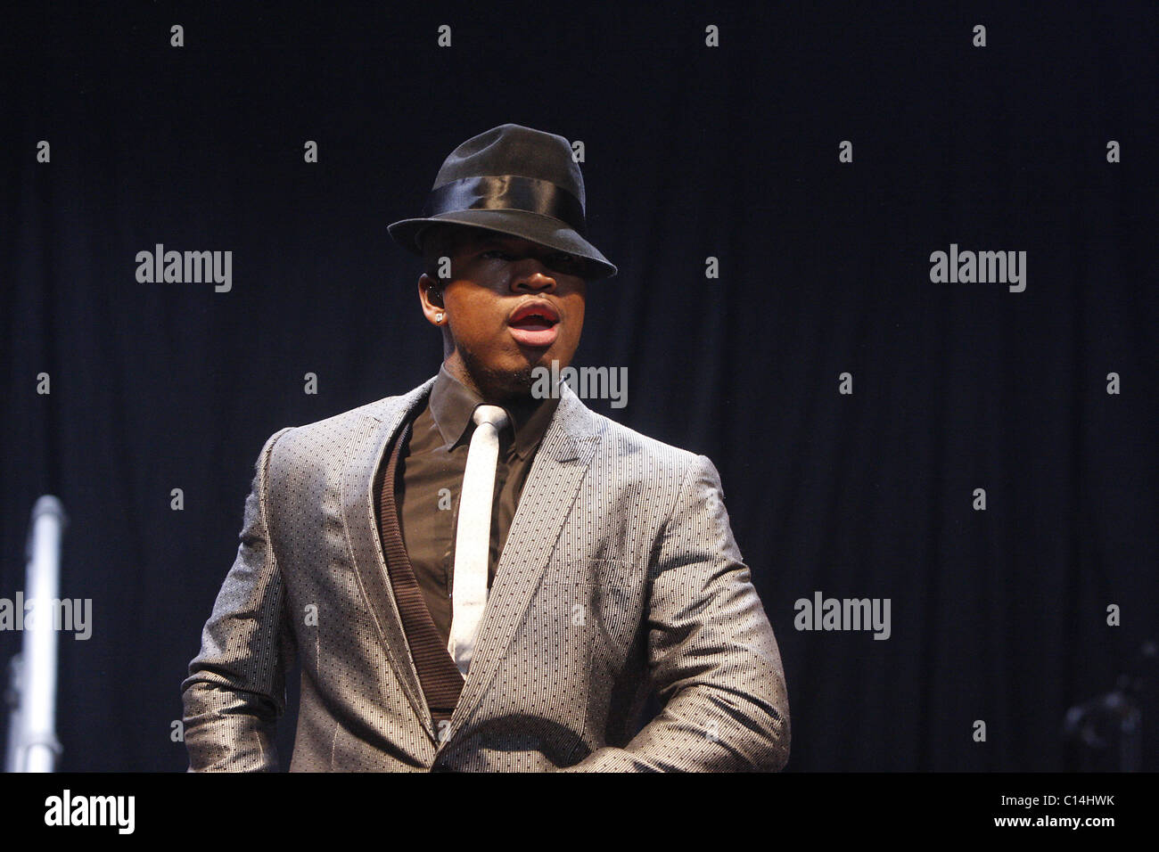 Neyo performing hi-res stock photography and images - Alamy