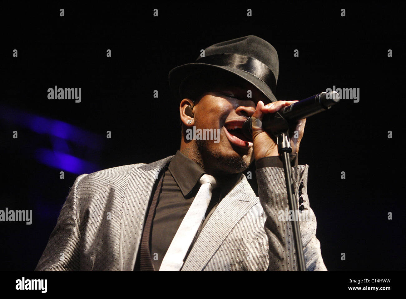Neyo performing hi-res stock photography and images - Alamy