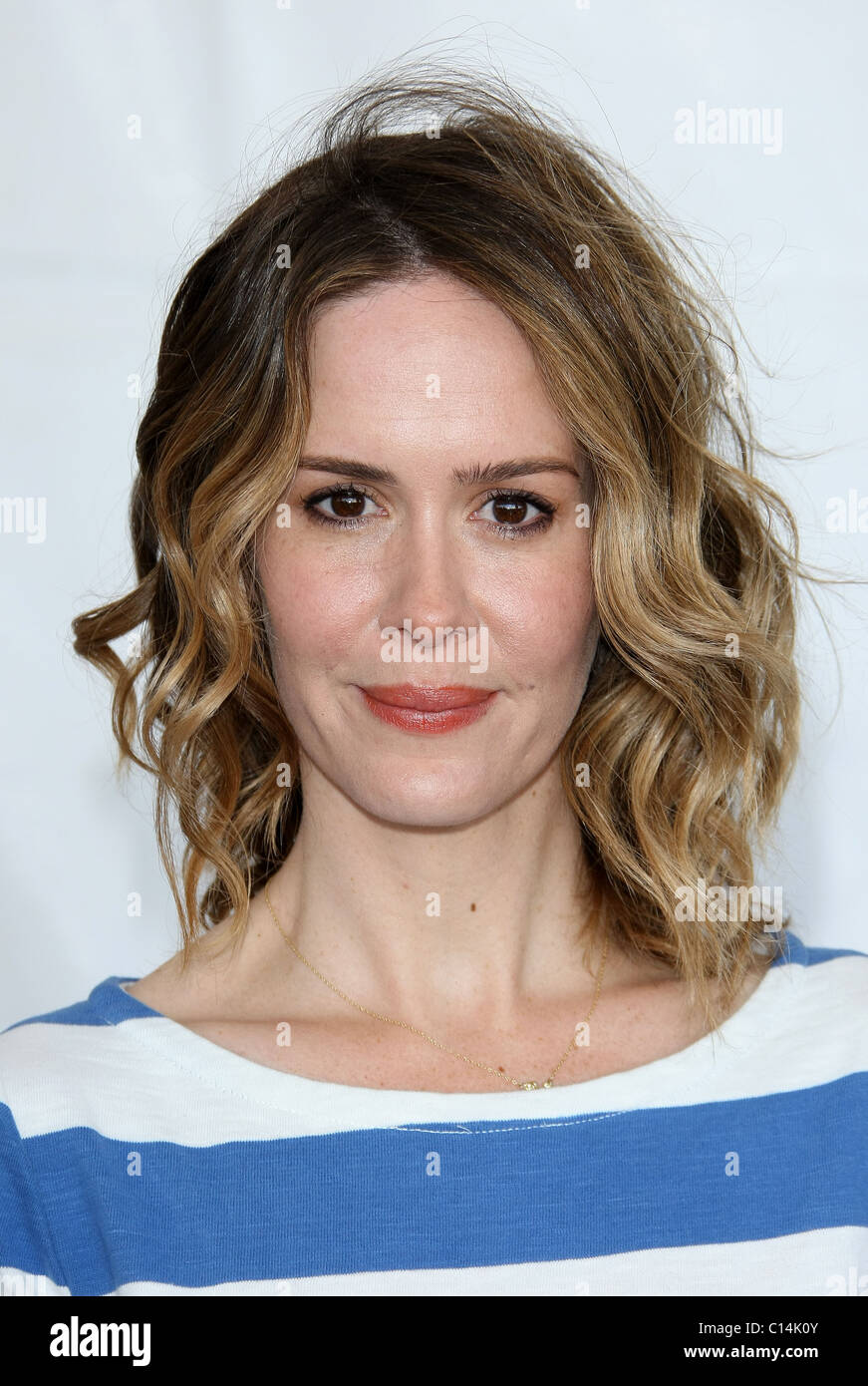 SARAH PAULSON 2011 FILM INDEPENDENT SPIRIT AWARDS ARRIVALS LOS ANGELES ...