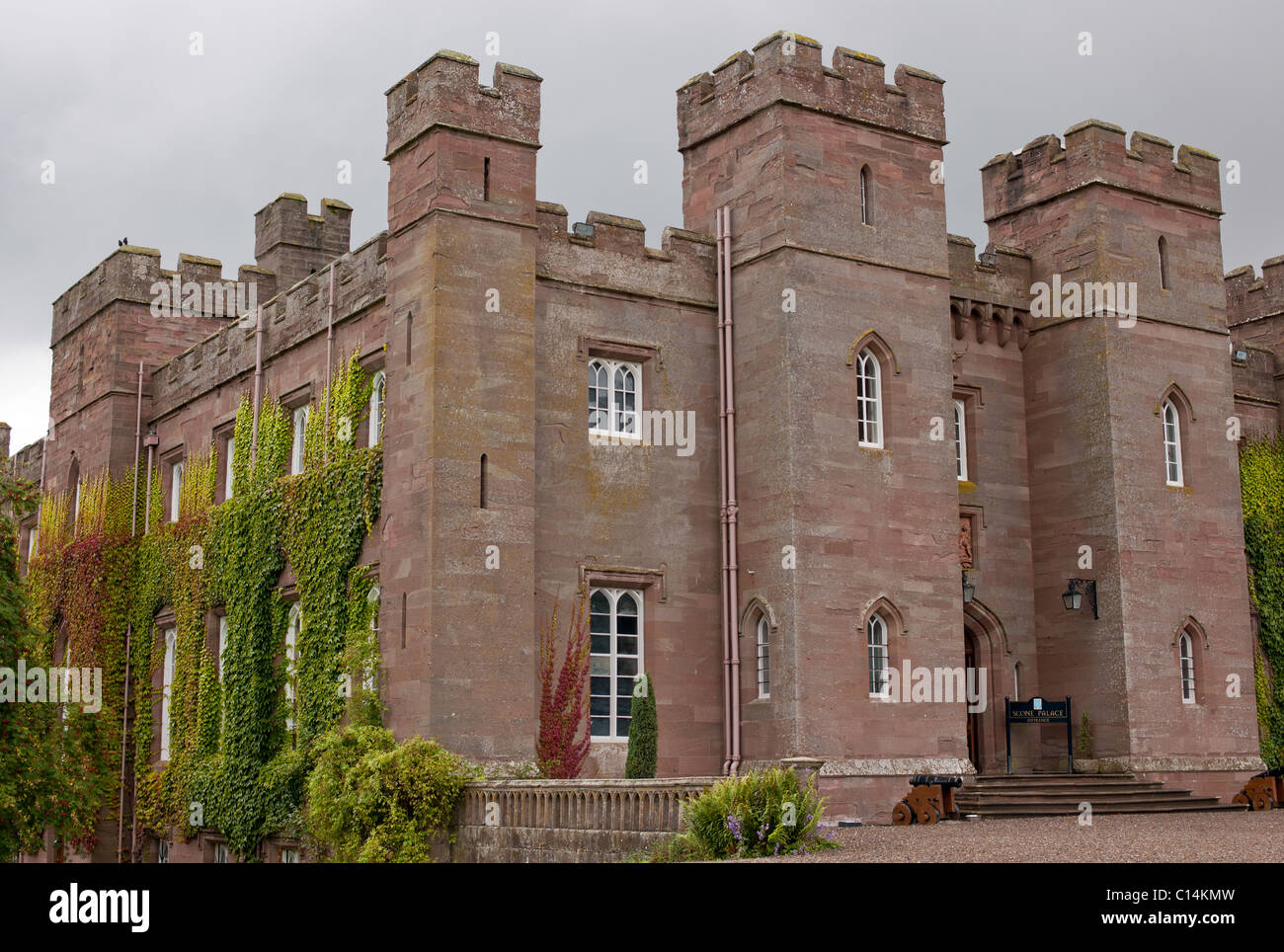 Scottish castle architecture hi-res stock photography and images - Alamy