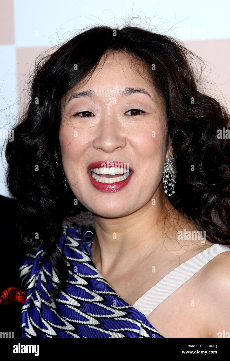 Sandra oh independent spirit awards 2011 hi-res stock photography and ...