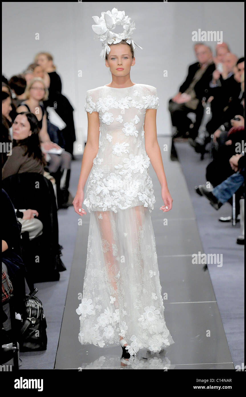 Model Paris Fashion Week - Spring/Summer 2009 - Chanel - Catwalk Paris ...