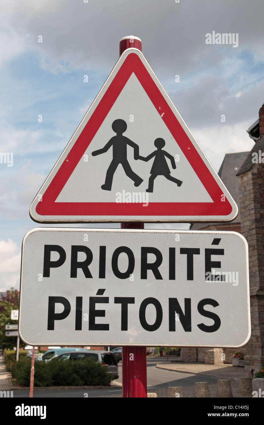 Priorite pietons hi-res stock photography and images - Alamy