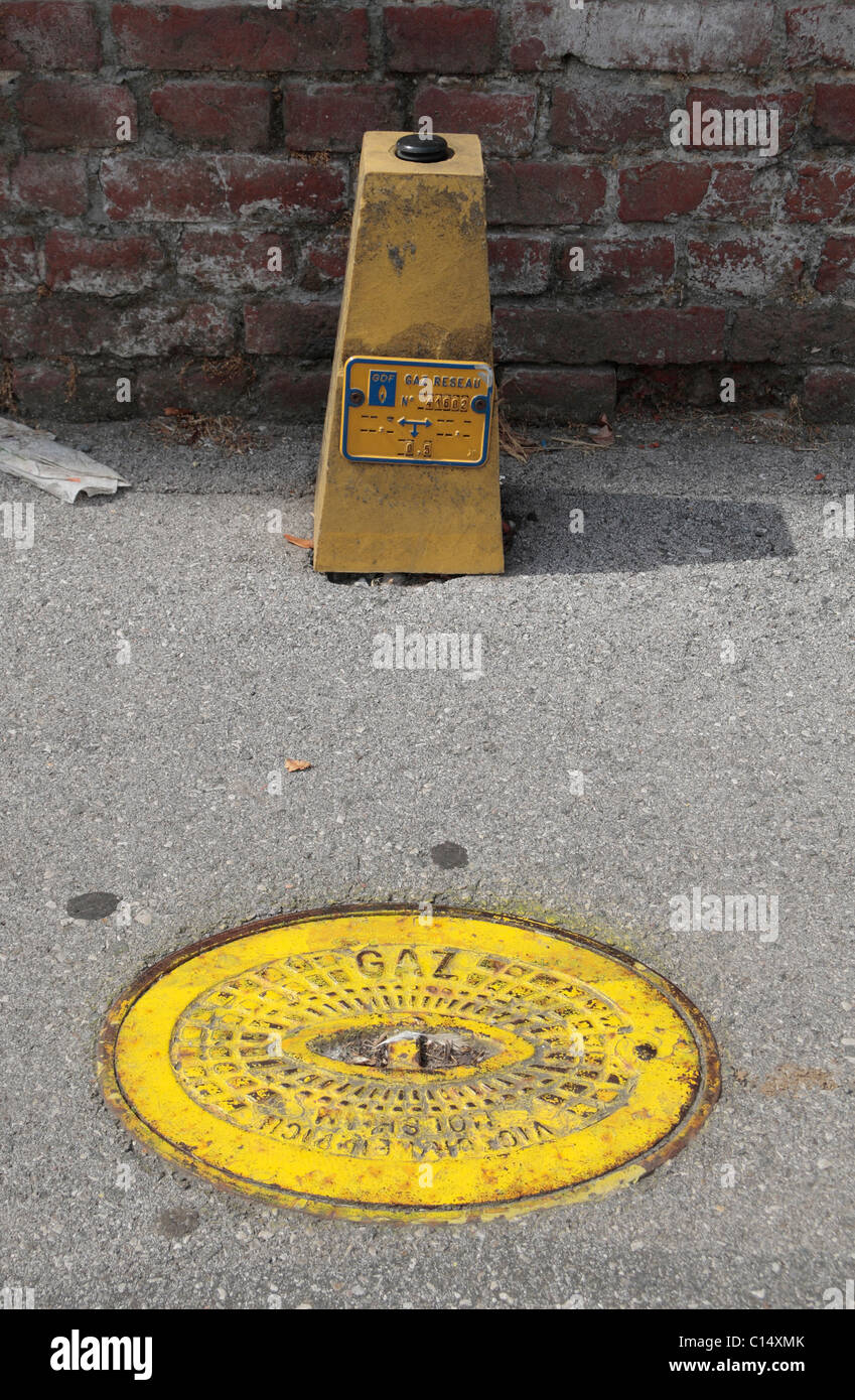 Gas pavement cover hi-res stock photography and images - Alamy